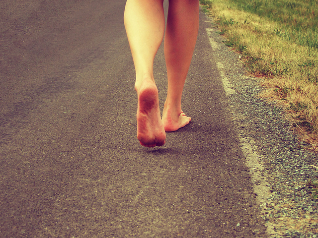 How Barefoot Walking Can Transform Your Health | mythoughtlane